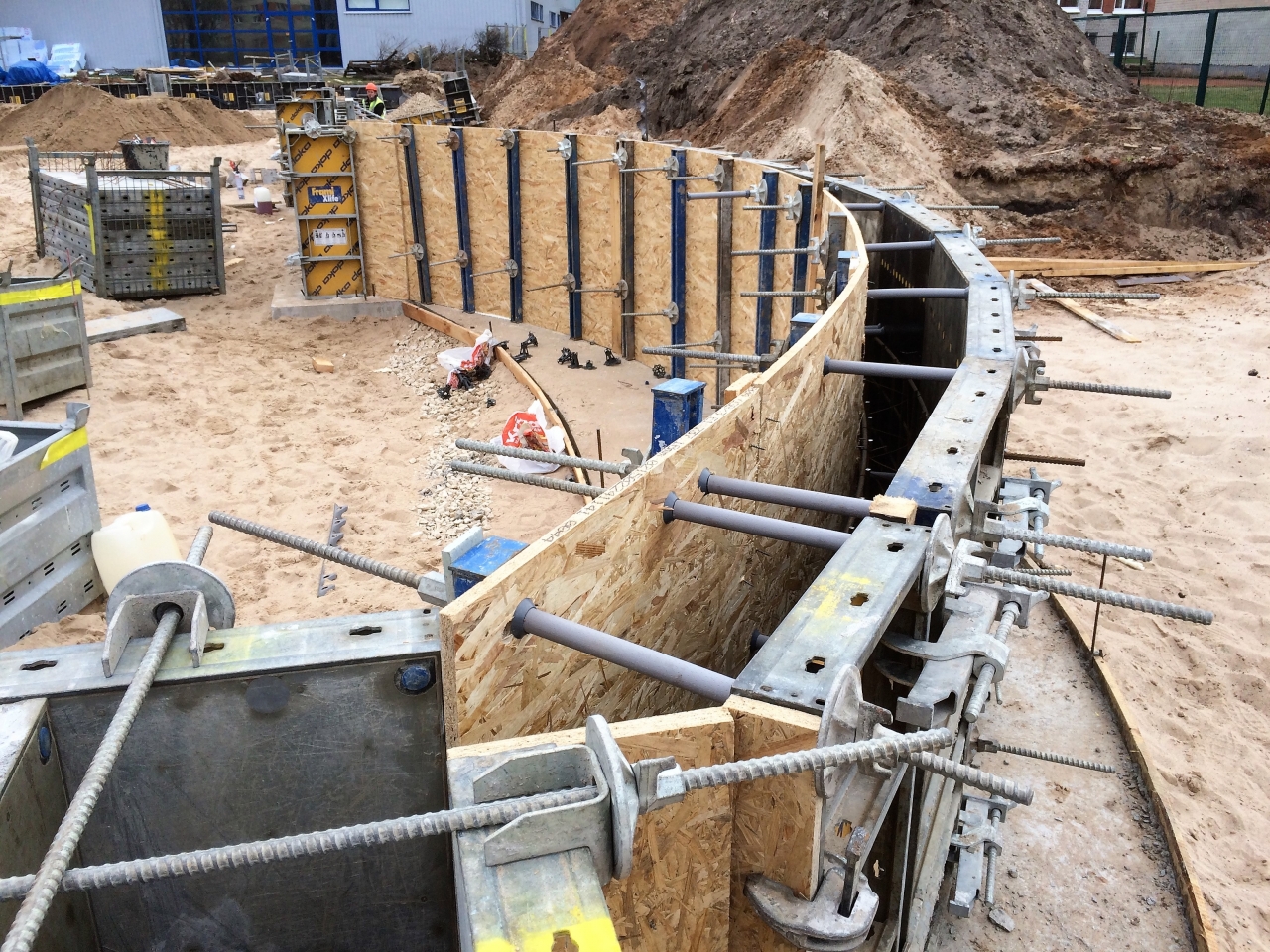 Concrete concrete arch construction